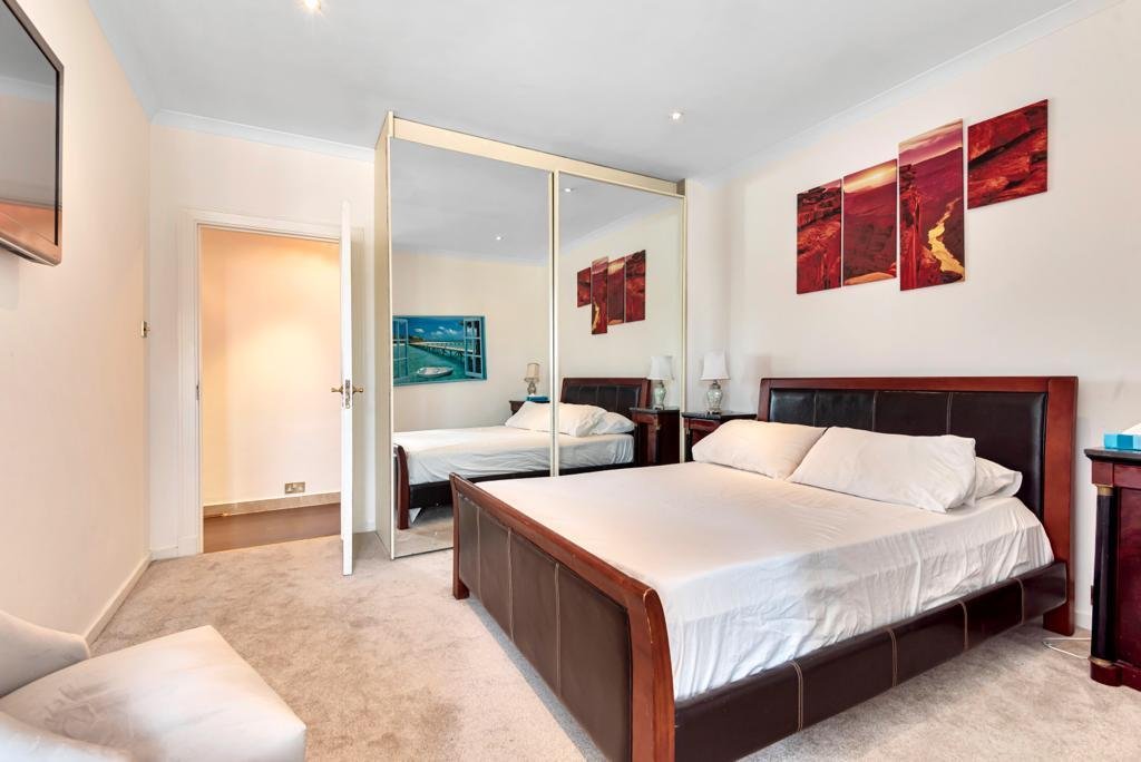A Contemporary Three Bedroom Lateral In London, England, United Kingdom ...