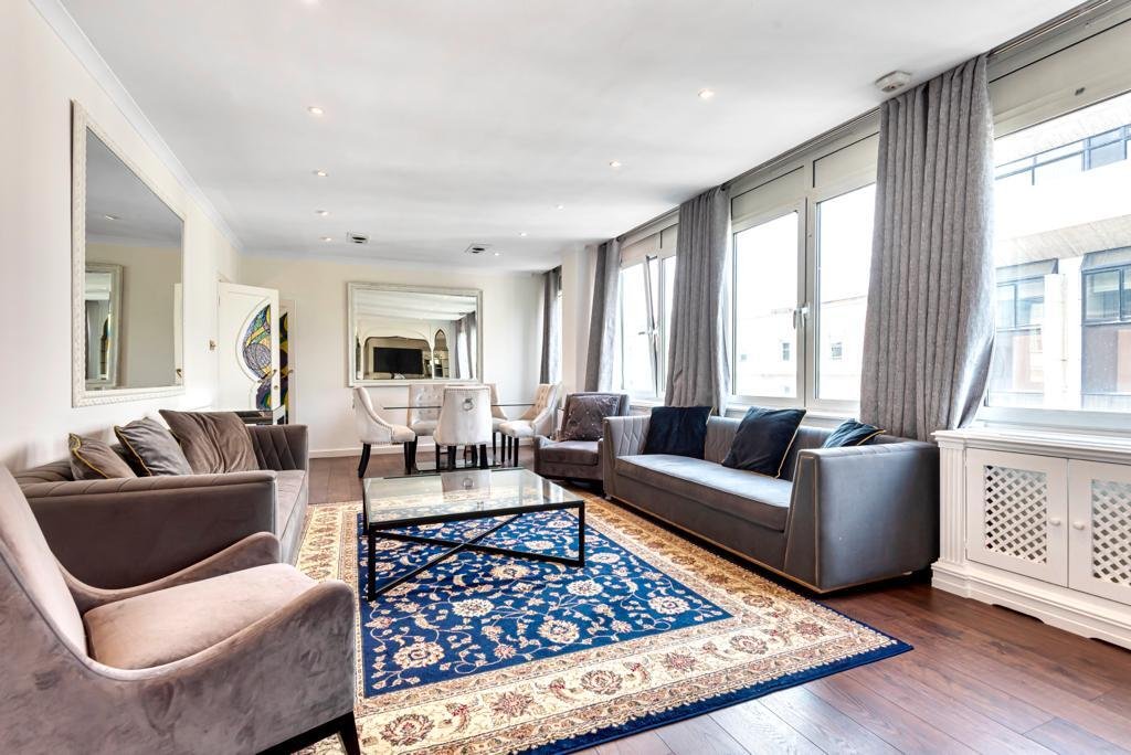 A Contemporary Three Bedroom Lateral In London, England, United Kingdom ...