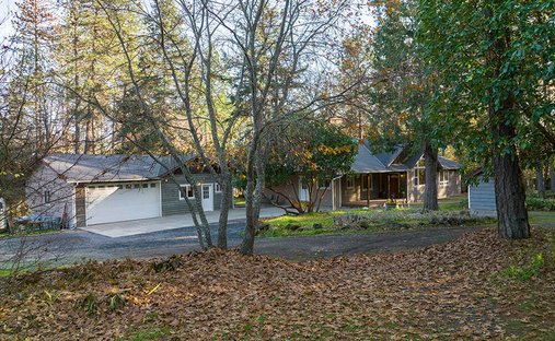 Luxury homes for sale in Williams, Oregon | JamesEdition