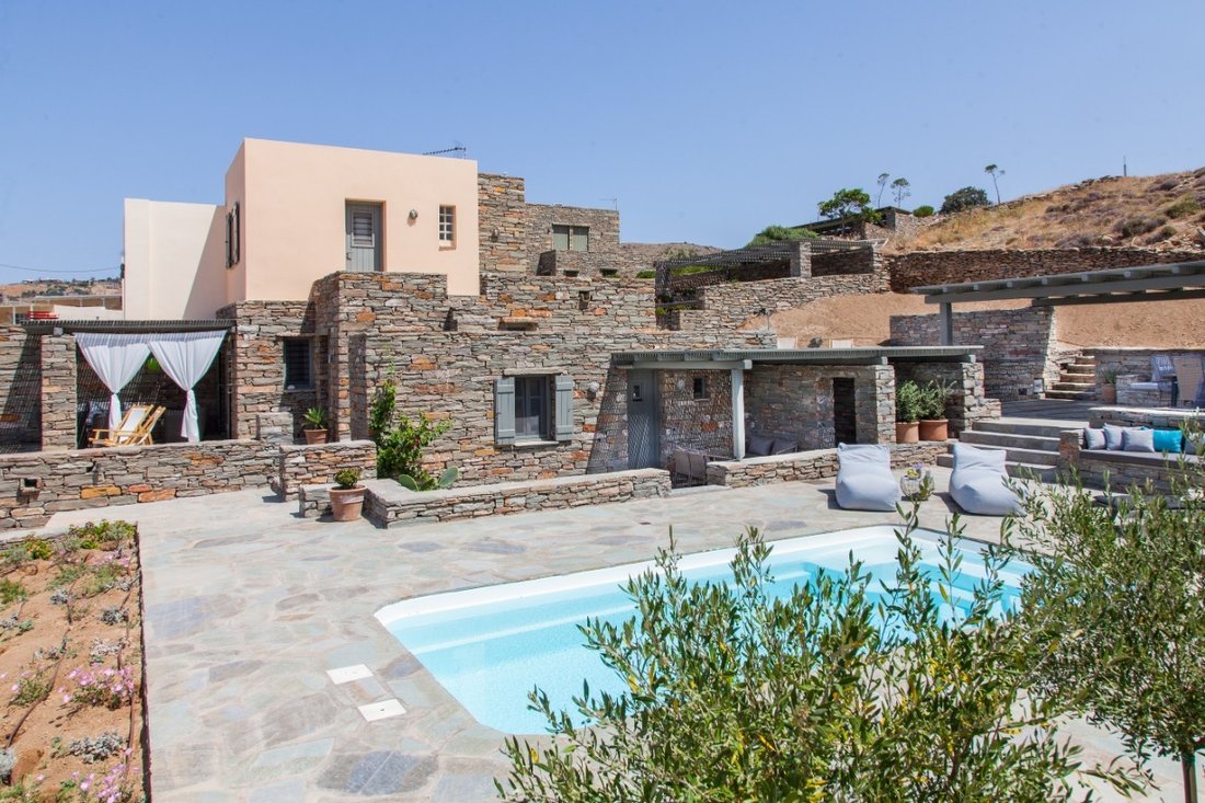 Kea: Lovely Sweet House On The Beachfront In Greece For Sale (13602414)