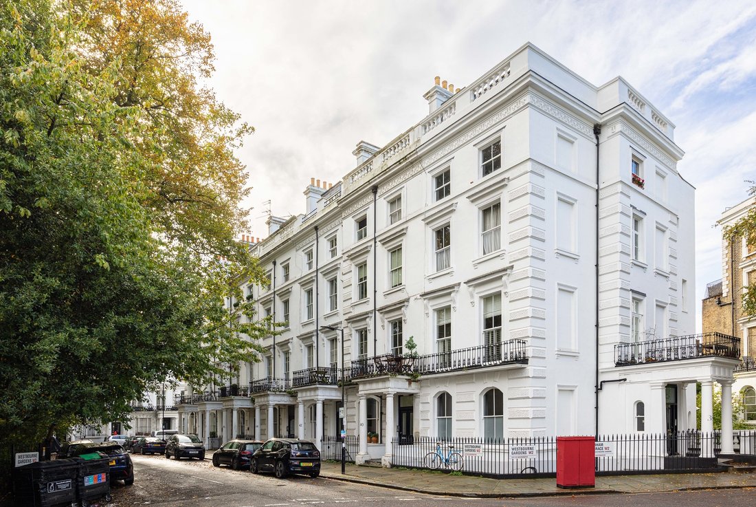Classically Designed Two Bedroom Apartment In London, England, United ...