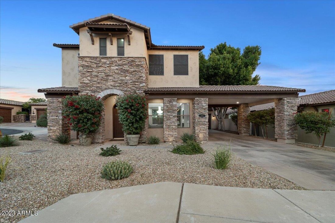 5 Bedrooms Single Family Detached In Phoenix, Arizona, United States ...