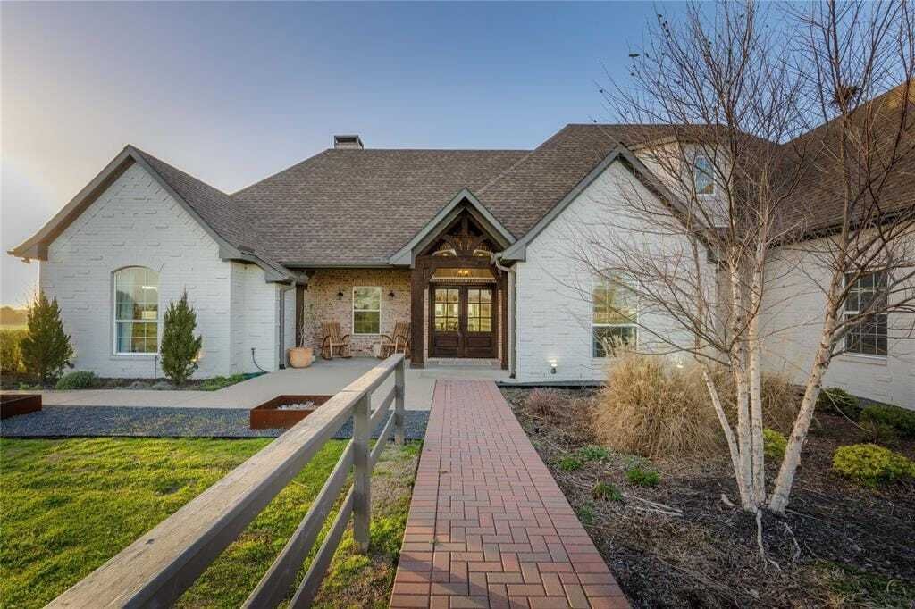 Ranch Style Opulence With Million Dollar In Wills Point, Tx, United ...