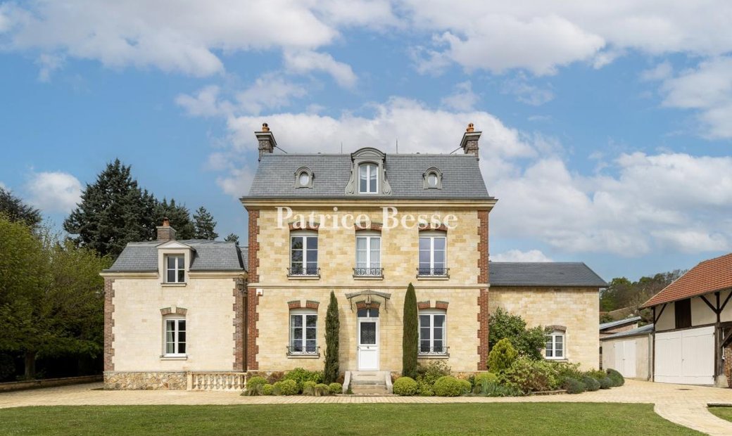 A Splendid House Built In The Early Twentieth In Parmain, île De France ...