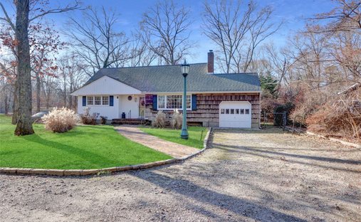 Luxury homes for sale in Coram, New York | JamesEdition