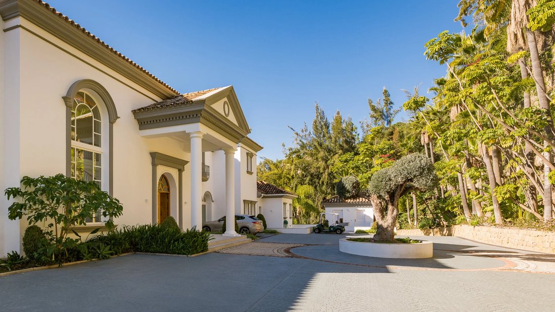 Elegant Mansion With Incredible Panoramic Views In Benahavís, Andalusia ...