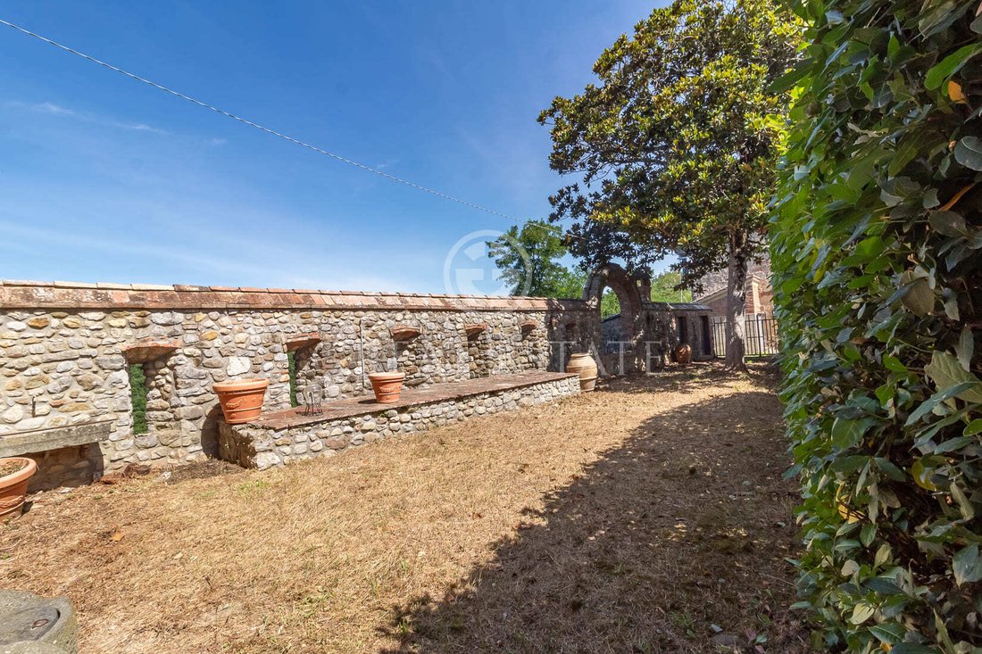 Castello Sulla Valle In Fabro, Umbria, Italy For Sale (13637355)
