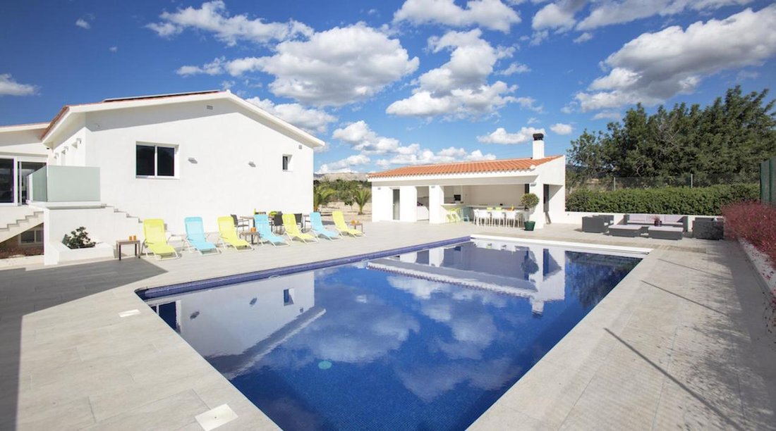 Busot Villa In Busot, Valencian Community, Spain For Sale (13638019)