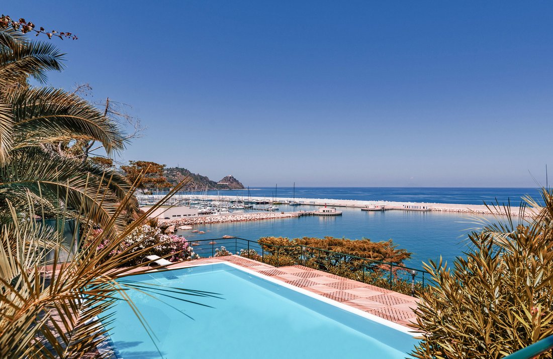 Exclusive Villa Overlooking The Sea. In Scafa, Sicily, Italy For Sale ...