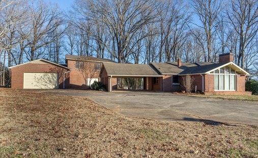 Luxury homes for sale in Conover, North Carolina | JamesEdition