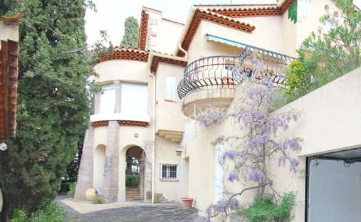 Luxury castles for sale in Saint-Raphaël, Provence-Alpes-Côte d'Azur ...