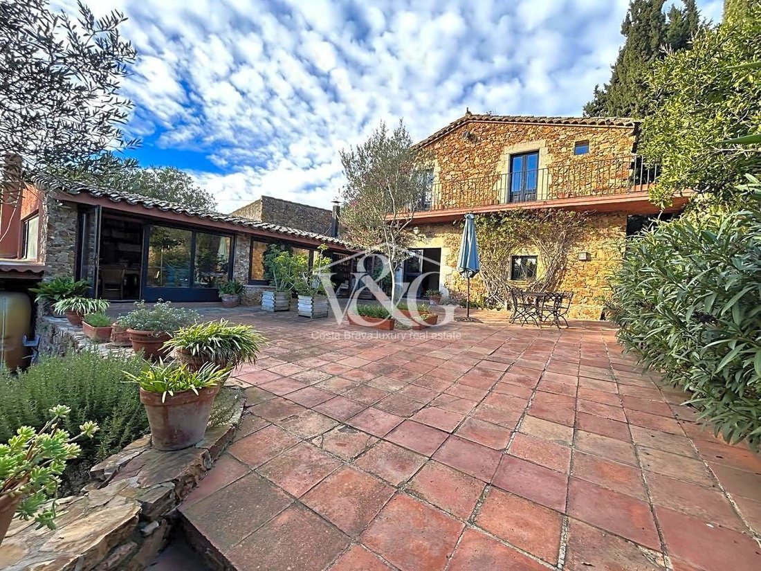 Mont Ras Villa In Mont Ras, Catalonia, Spain For Sale (13673742)