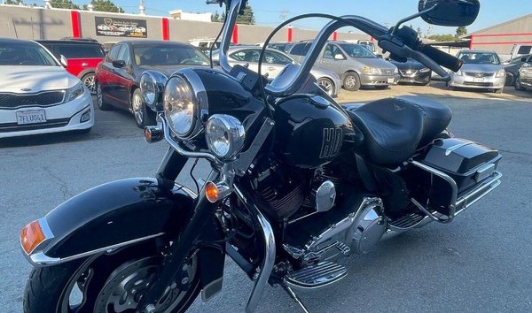 Motorcycles - 1 Harley FLHP for sale on JamesEdition