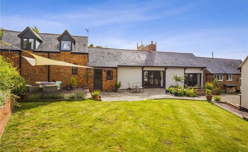Luxury homes for sale in Fyfield, England, United Kingdom | JamesEdition