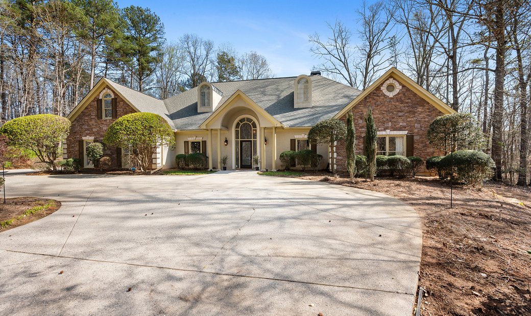 Wonderful Ranch Home With Saltwater Infinity In Cumming, Georgia, Stati ...