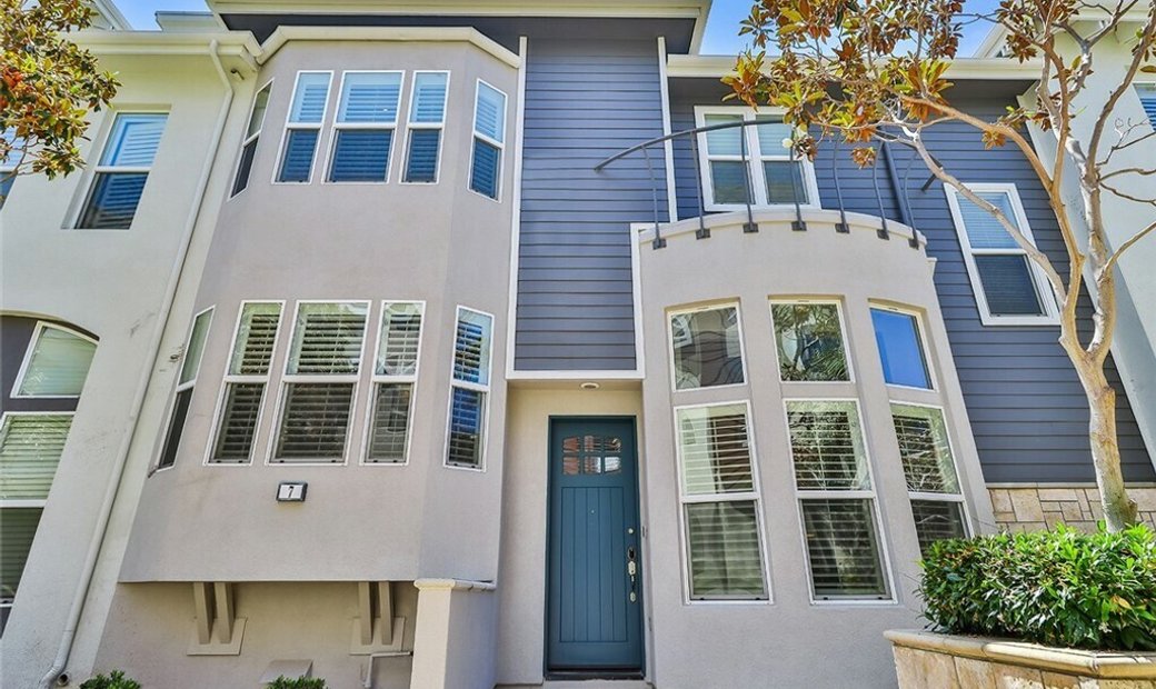 Stunning Fully Remodeled Townhome In In Los Angeles, California, United ...