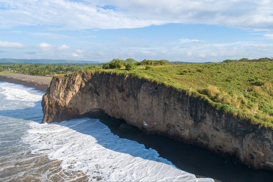 Cliffs Of The Central Pacific In Bajamar, Puntarenas Province, Costa ...