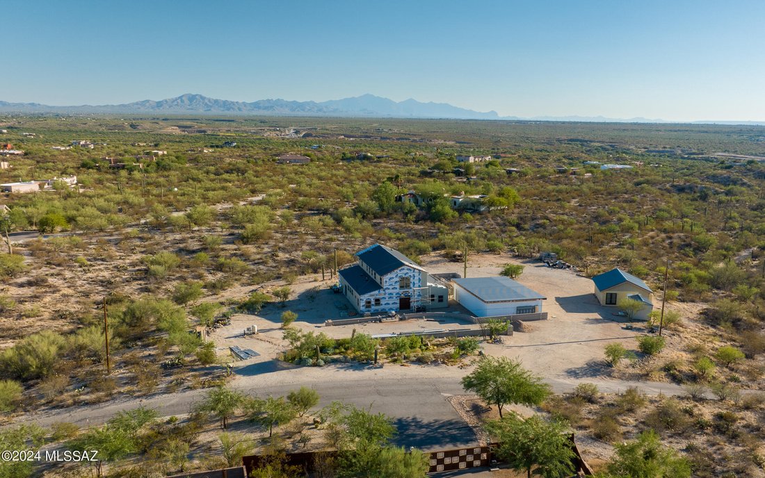Stunning Modern Style Barn Home In Tucson, Arizona, United States For ...