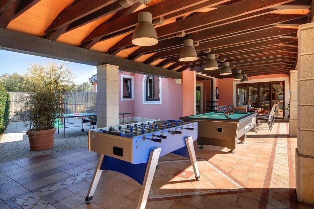 House Veli Vrh, Pula, 350m2 In Presika, Istria County, Croatia For Sale ...