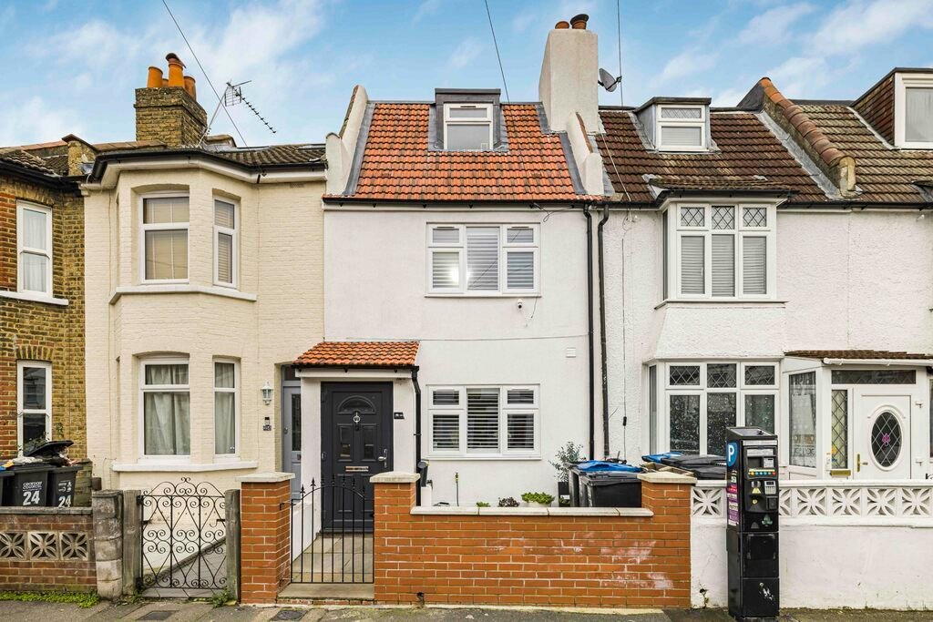 Livin Estate Agents Proudly Presents This In Croydon, England, United ...