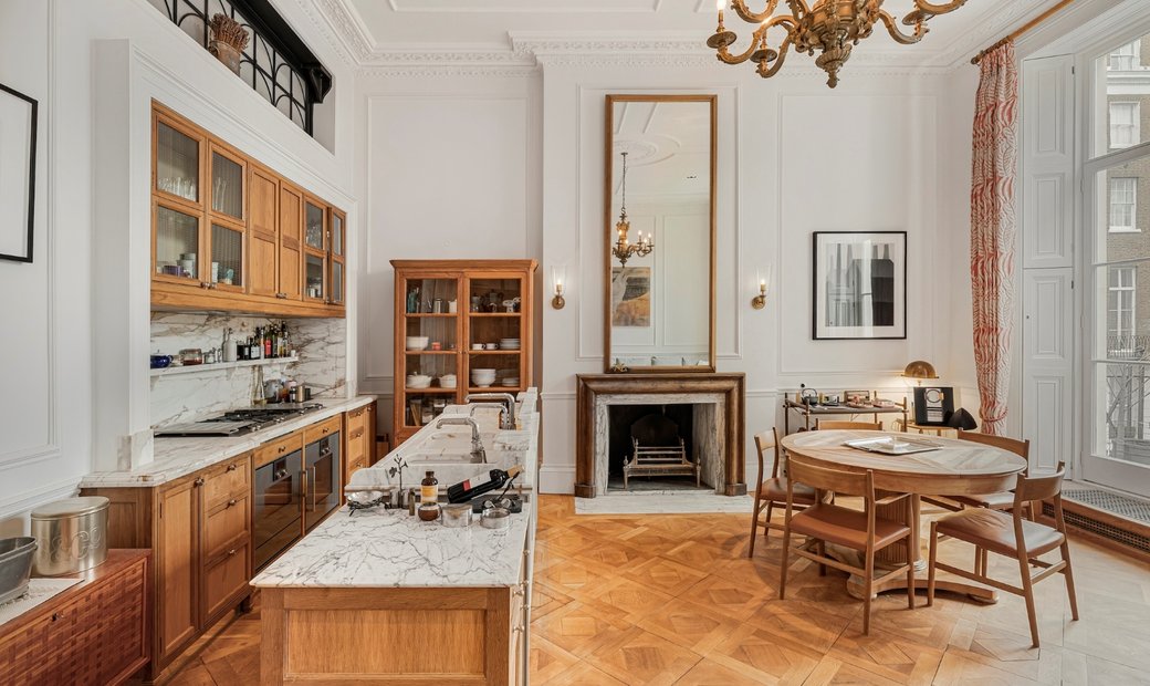 A Rare Opportunity To Purchase A First Floor In London, England, United ...