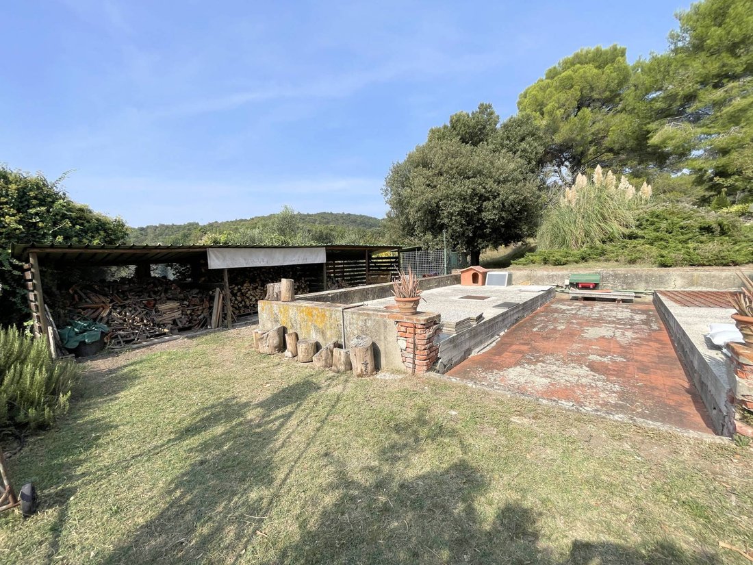 Agriturismo Con Ampio Terreno Con Vista Panoramica In Filettole ...