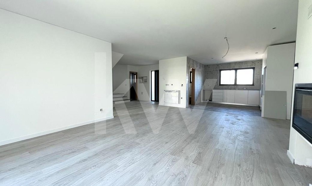 Nova Moradia T4 A 10 Minutos Da Praia Da Ericeira In Mafra, Lisbon ...