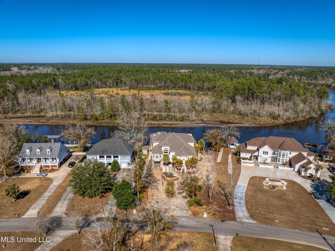 5 Bedrooms Single Family Detached In Diamondhead, Mississippi, United ...