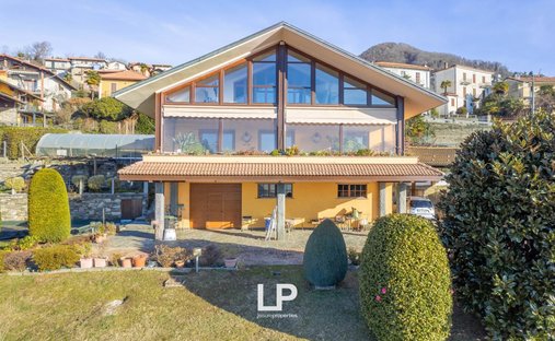 Luxury waterfront houses for sale in Vignone, Piedmont, Italy ...