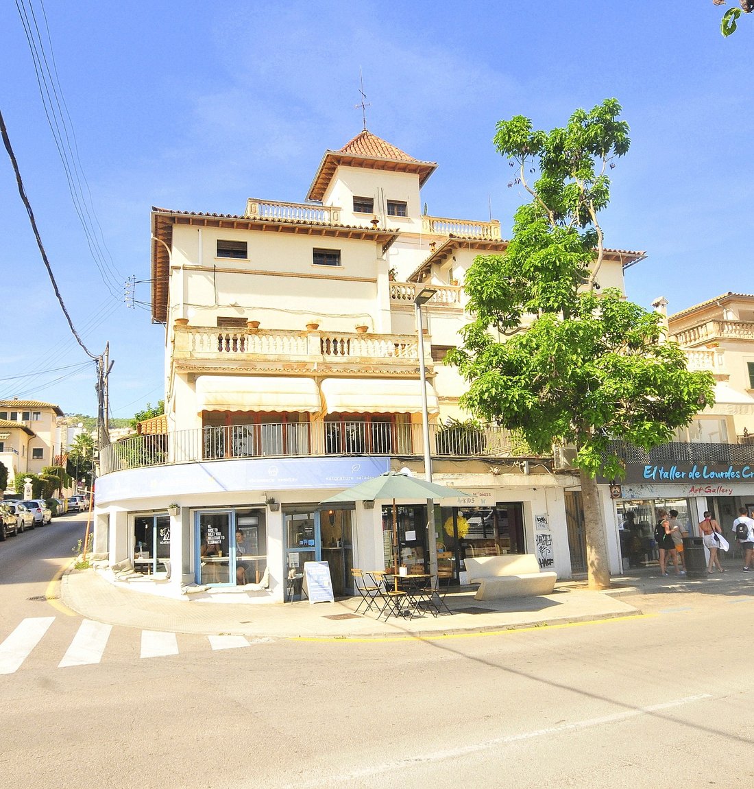 Traditional Mallorcan Style In Sa Vileta Son Rapinya, Balearic Islands ...