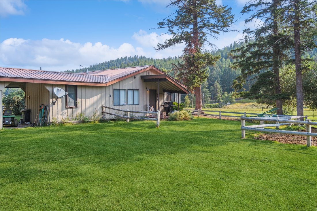 Western Montana Horse Ranch Living In Kalispell, Montana, United States ...