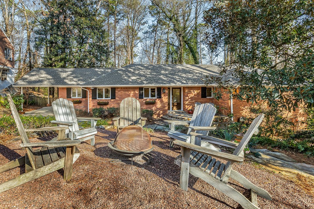 Charming Brick Ranch On Cul De Sac Street In In Atlanta, Georgia ...