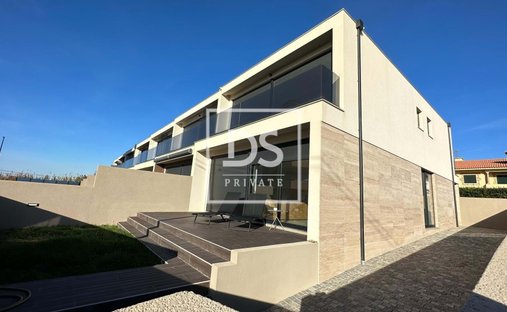 Luxury homes for sale in Vila Chã, Porto District, Portugal | JamesEdition
