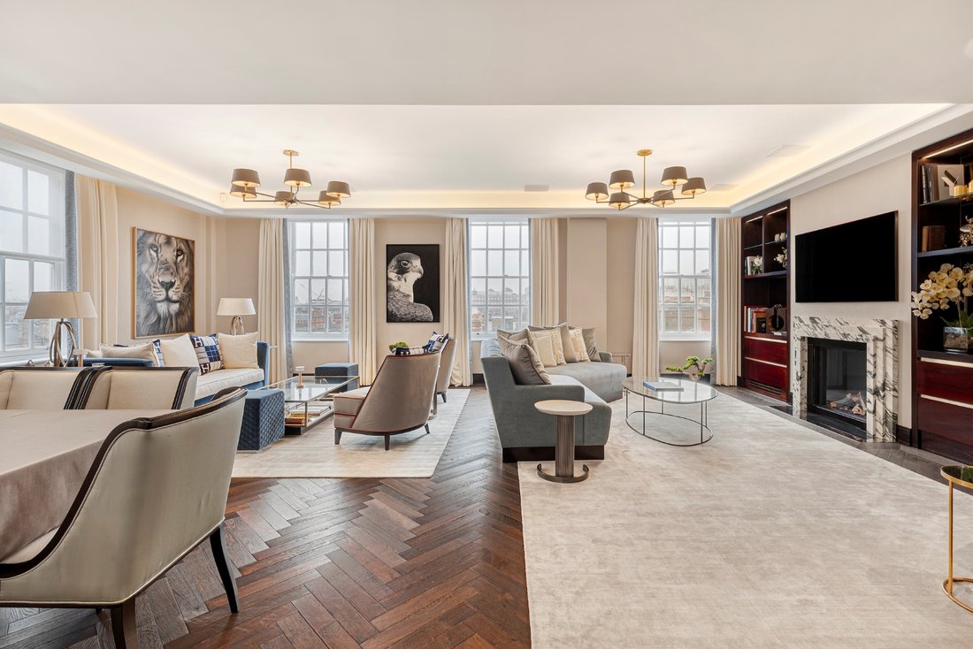 Stunning Four Bedroom Apartment In The Heart In London, England, United ...