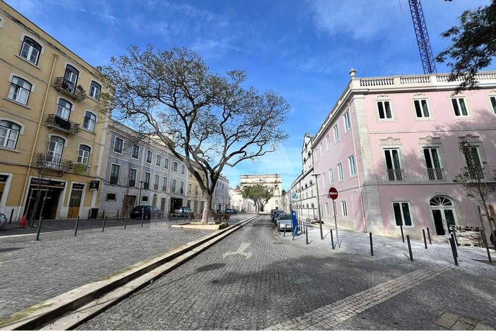 Beato Quarter 4 Bedroom Apartments Duplex With Patio In In Beato ...