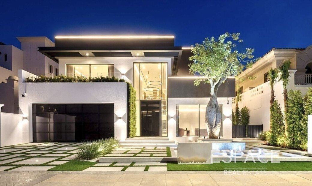 Exclusive | Fully Upgraded | Atrium Entry In Dubai, United Arab ...