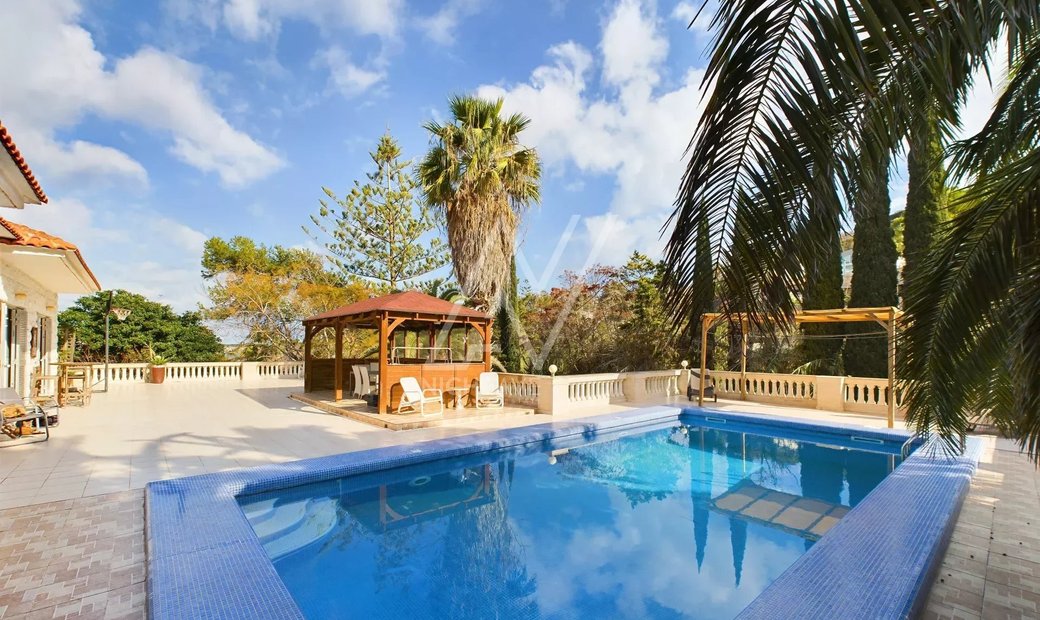 Superb Villa With Mature Garden & Swimming Pool In Santa In Mellieha ...