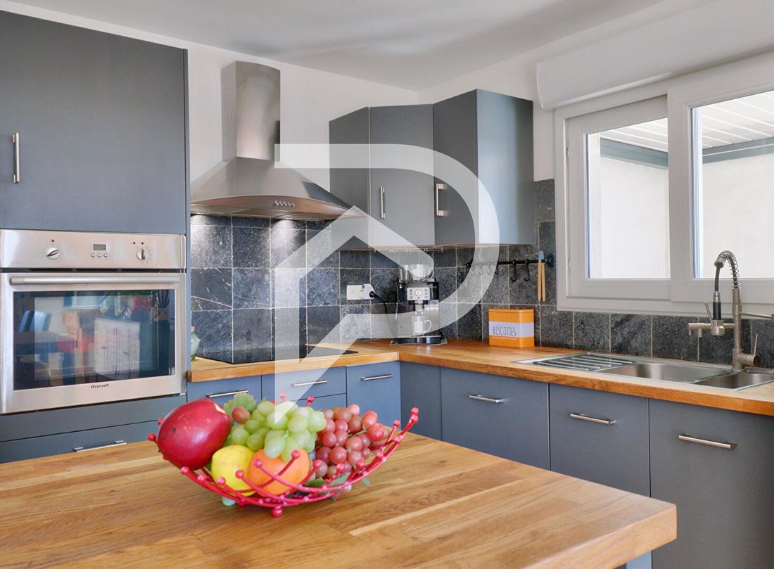 Villa In Valensole, Provence Alpes Côte D'azur, France For Sale (13866888)