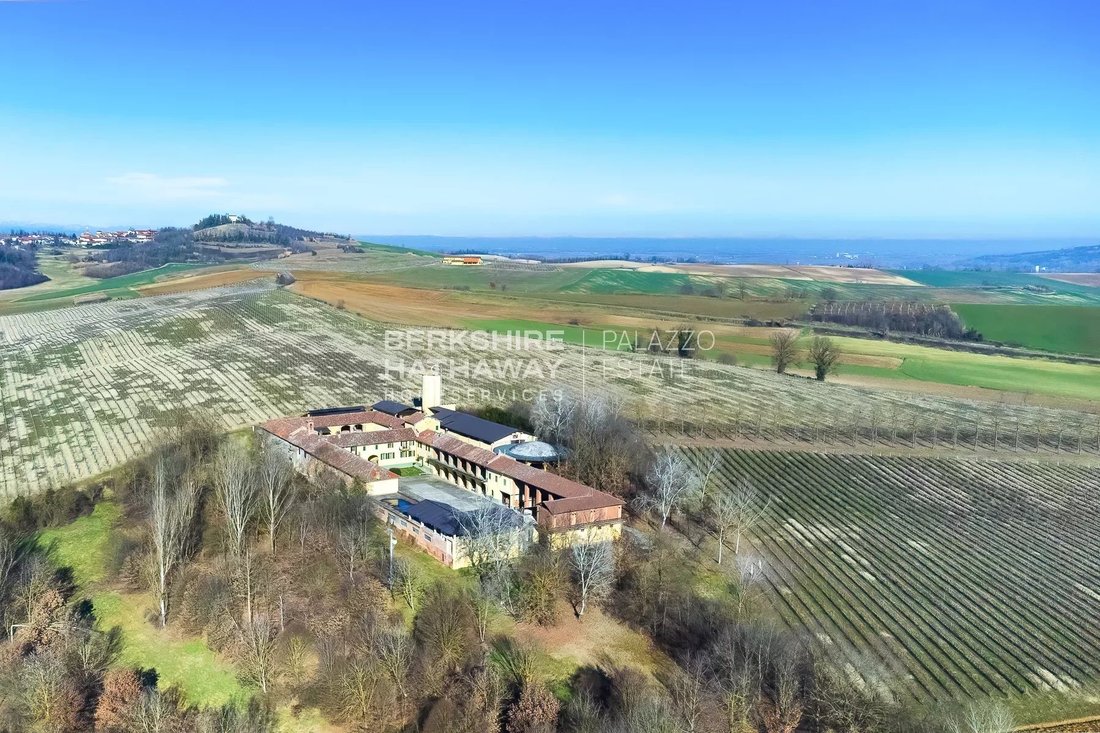 Propiedad De 65 Hectáreas En En Altavilla Monferrato, Piamonte, Italia ...