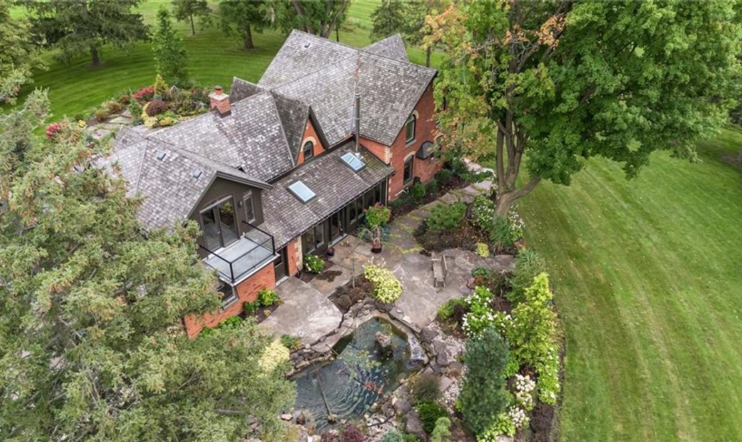 Amidst Rolling Hills And Lush Countryside, Welcome In Hamilton, Ontario ...