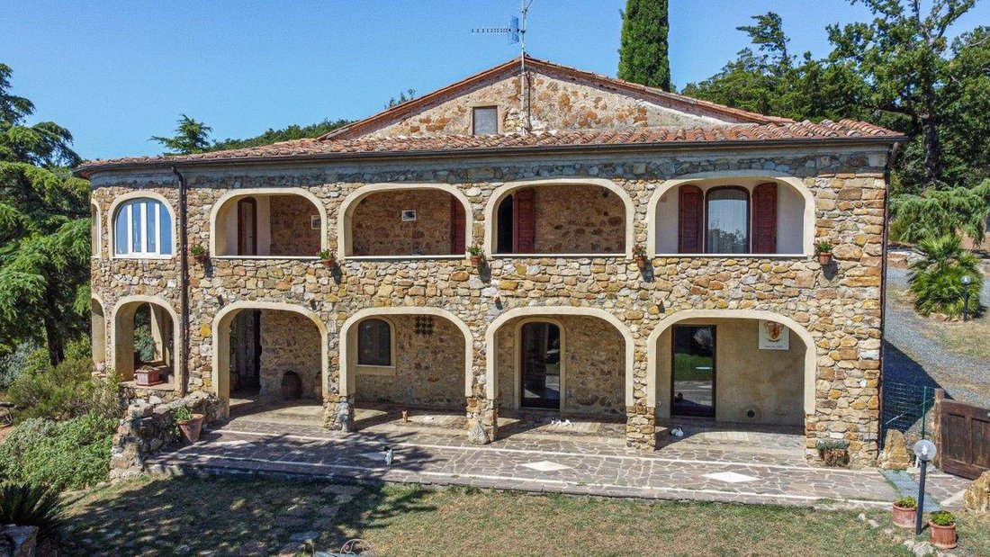 Wonderful Pair Of 18th Century Farmhouses In Torniella, Tuscany, Italy ...