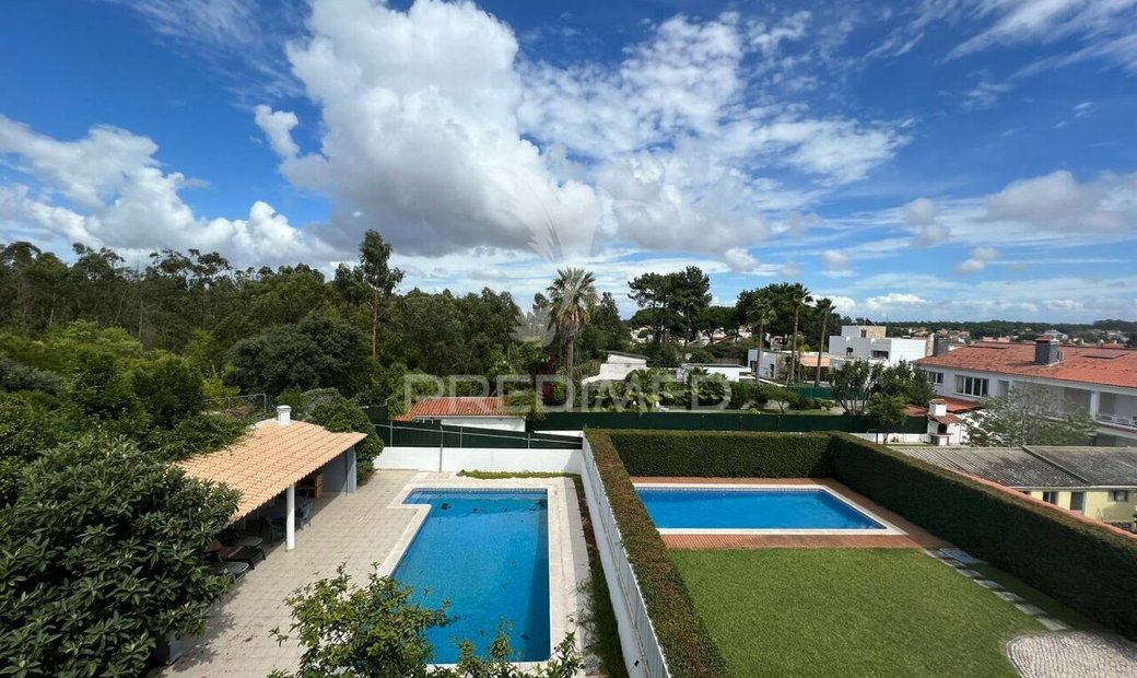 Stunning 4 Bedroom Villa, Marisol, Close To Beaches And In Corroios ...