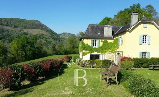 Luxury farm ranches for sale in France | JamesEdition