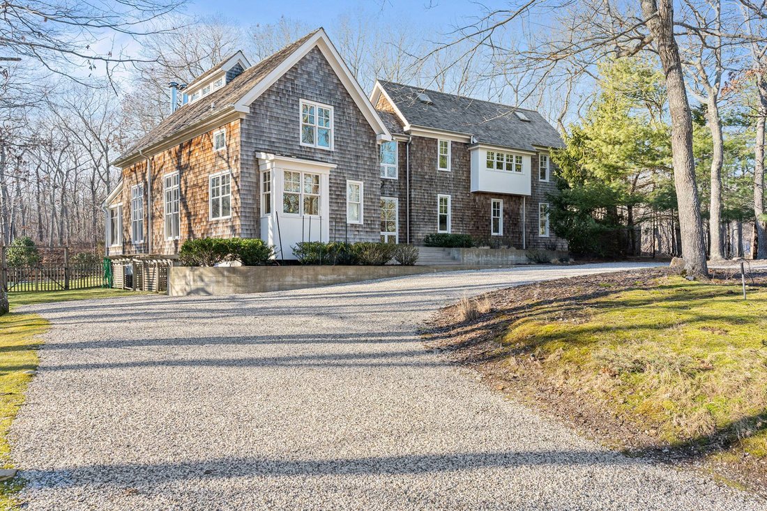 Breathtaking Cape Cod Style Dans East Hampton, état De New York, états ...