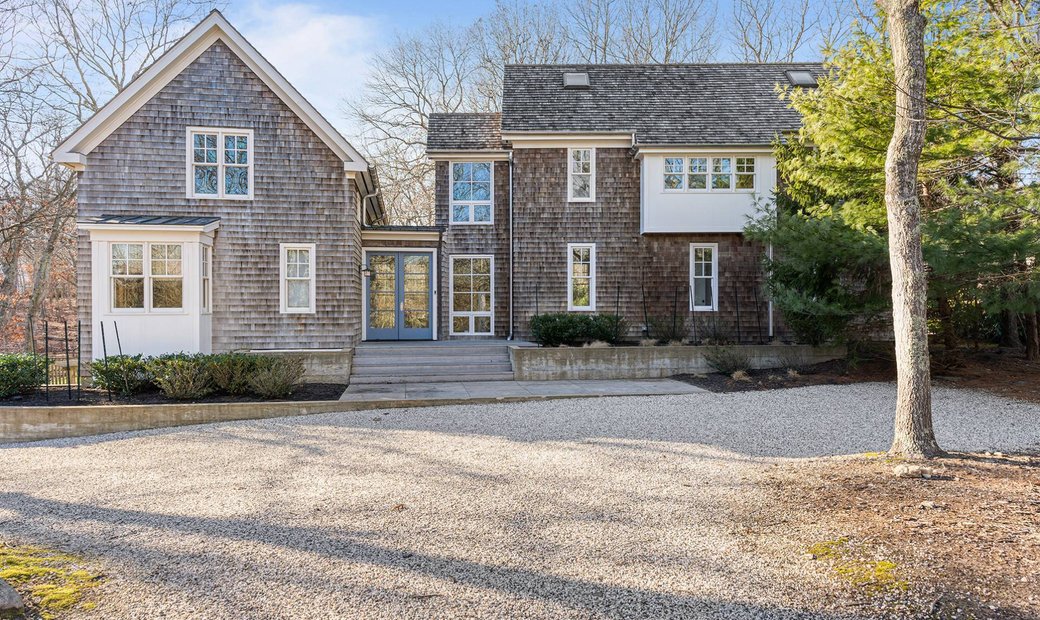 Breathtaking Cape Cod Style Dans East Hampton, état De New York, états ...