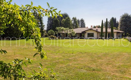 Luxury villas for sale in Villa Guardia, Lombardy, Italy | JamesEdition