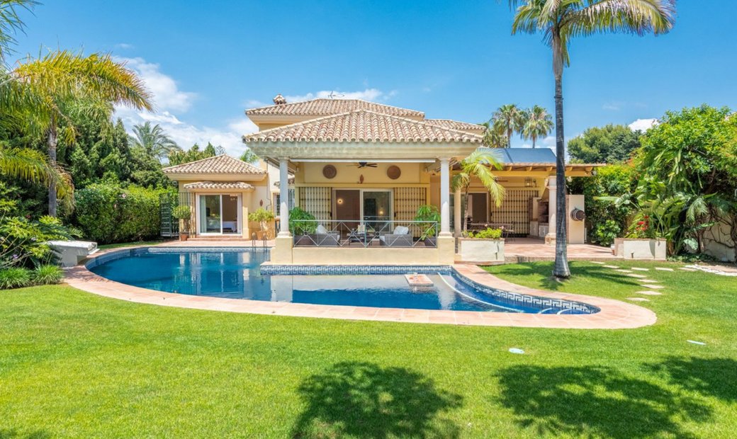Elegant Imposing 5 Bedroom Residence Set In A In Marbella, Andalusia ...
