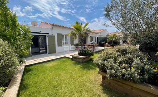 Luxury homes for sale in Loix, Nouvelle-Aquitaine, France | JamesEdition