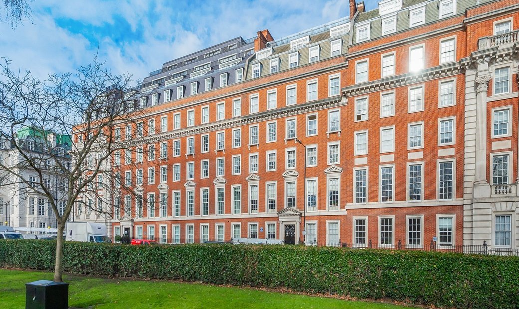 Grosvenor Square, Mayfair, London In London, England, United Kingdom ...