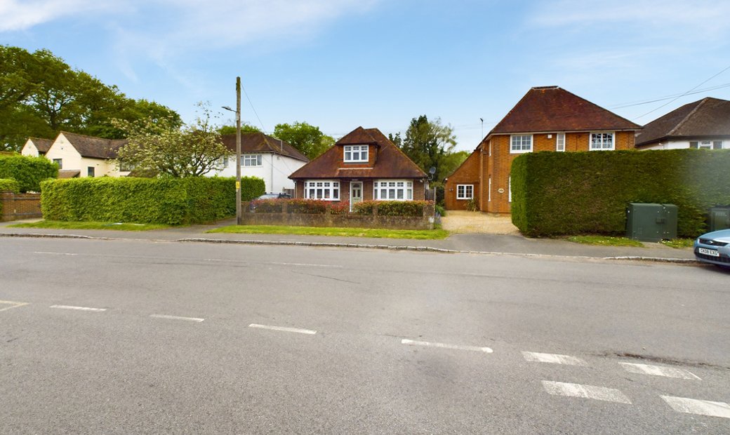 Silverwood, A Charming Detached Chalet In Hedgerley, England, United ...